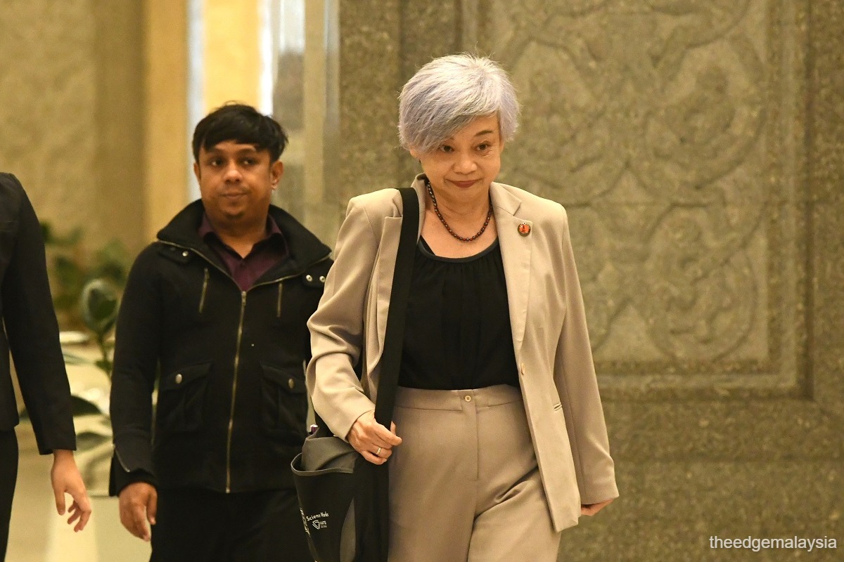 1MDB-Tanore trial: Expert can’t confirm Najib’s signatures, calls for original documents